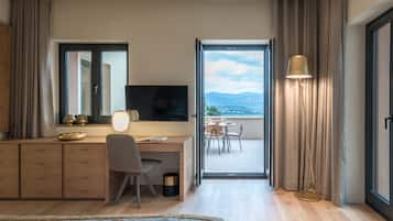 Suite (Mystras) | 1 quarto, minibar, cofre no quarto, secretária