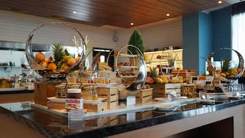 Pequeno-almoço continental diário (50 QAR por pessoa)