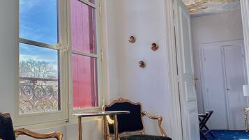 Suite de Luxo | 2 quartos, roupa de alta qualidade, minibar, cofre no quarto