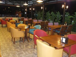 Café da manhã, almoço e jantar; culinária turca 