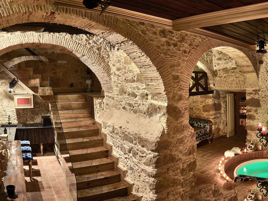 Luxury Studio Suite, Private SPA, City View | Área de estar | TV de tela plana