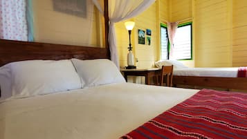Cherry Cabana - Private Bathroom & Jungle Views | Espaço de trabalho para notebook, Wi-Fi de cortesia, roupa de cama