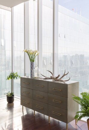 Apartamento Deluxe, 3 quartos | Refeições no quarto