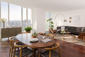 Apartamento Deluxe, 3 quartos | 1 quarto, roupa de alta qualidade, secretária 