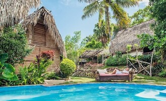 The Palapas - think romance, think "Glamorous Camping" | Cofre no quarto, secretária, roupa de cama fornecida 