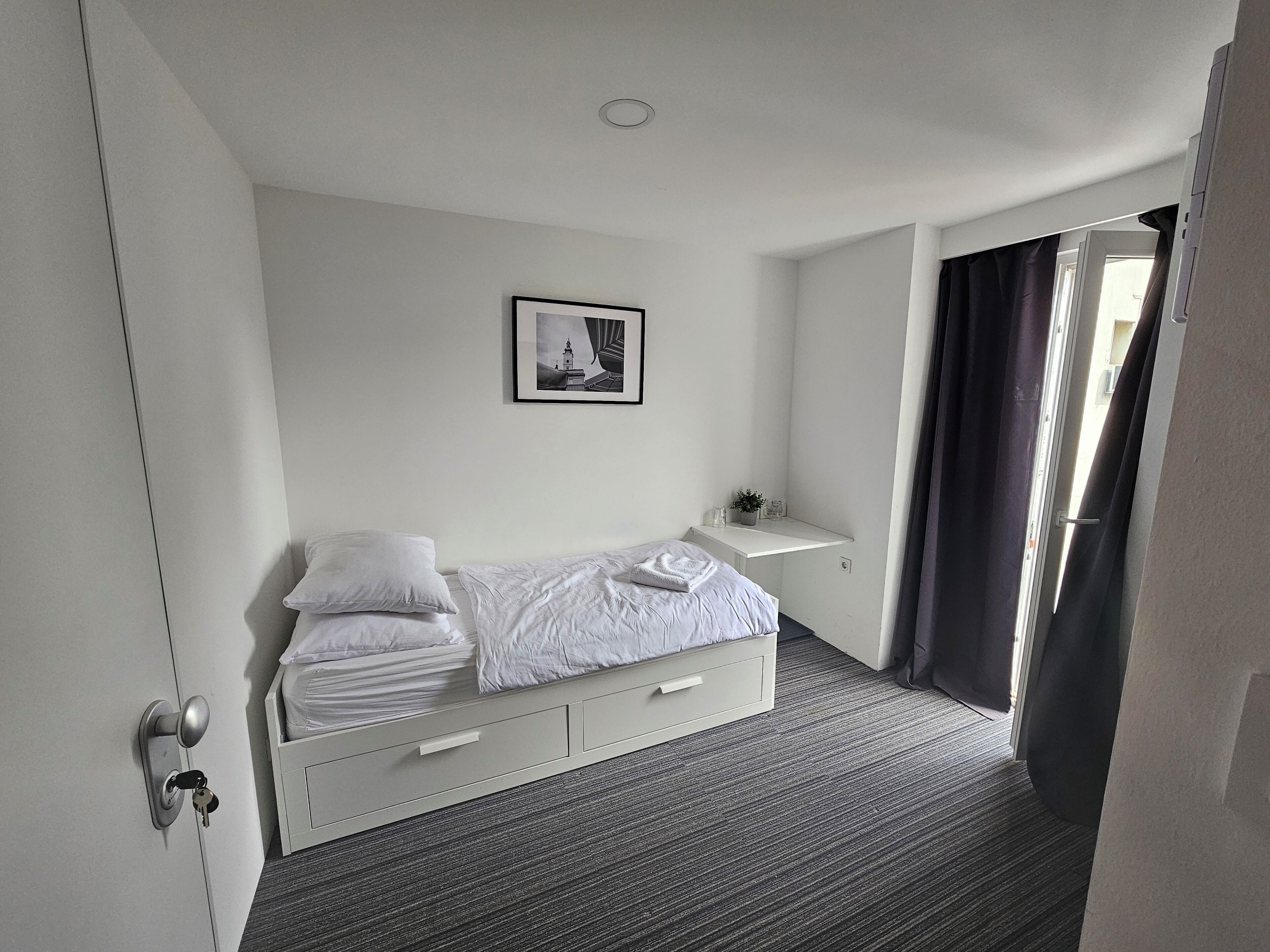 Quarto casal básico | Frigobar, escrivaninha, quartos à prova de som