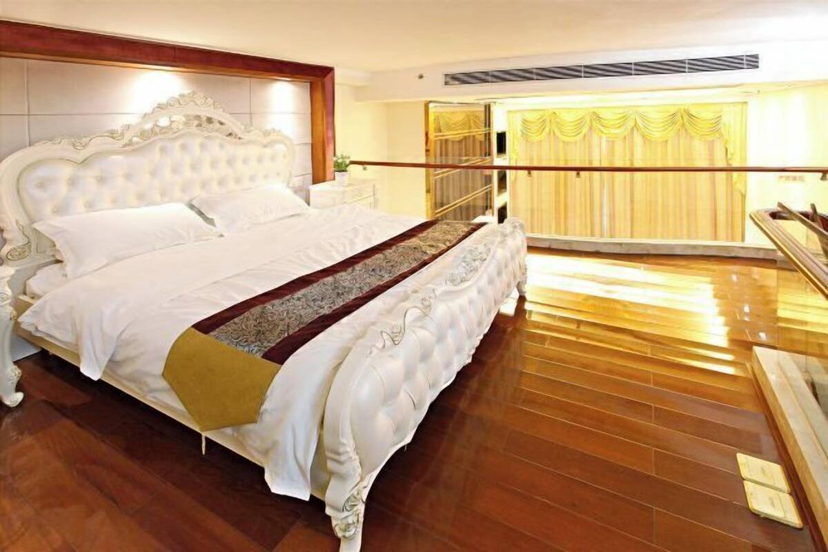 Cofre no quarto, cortinas/cortinados opacos, quartos insonorizados 