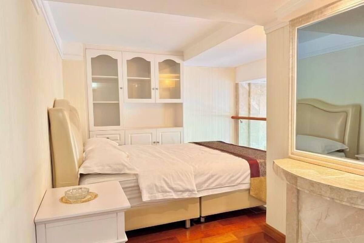 Cofre no quarto, cortinas/cortinados opacos, quartos insonorizados 