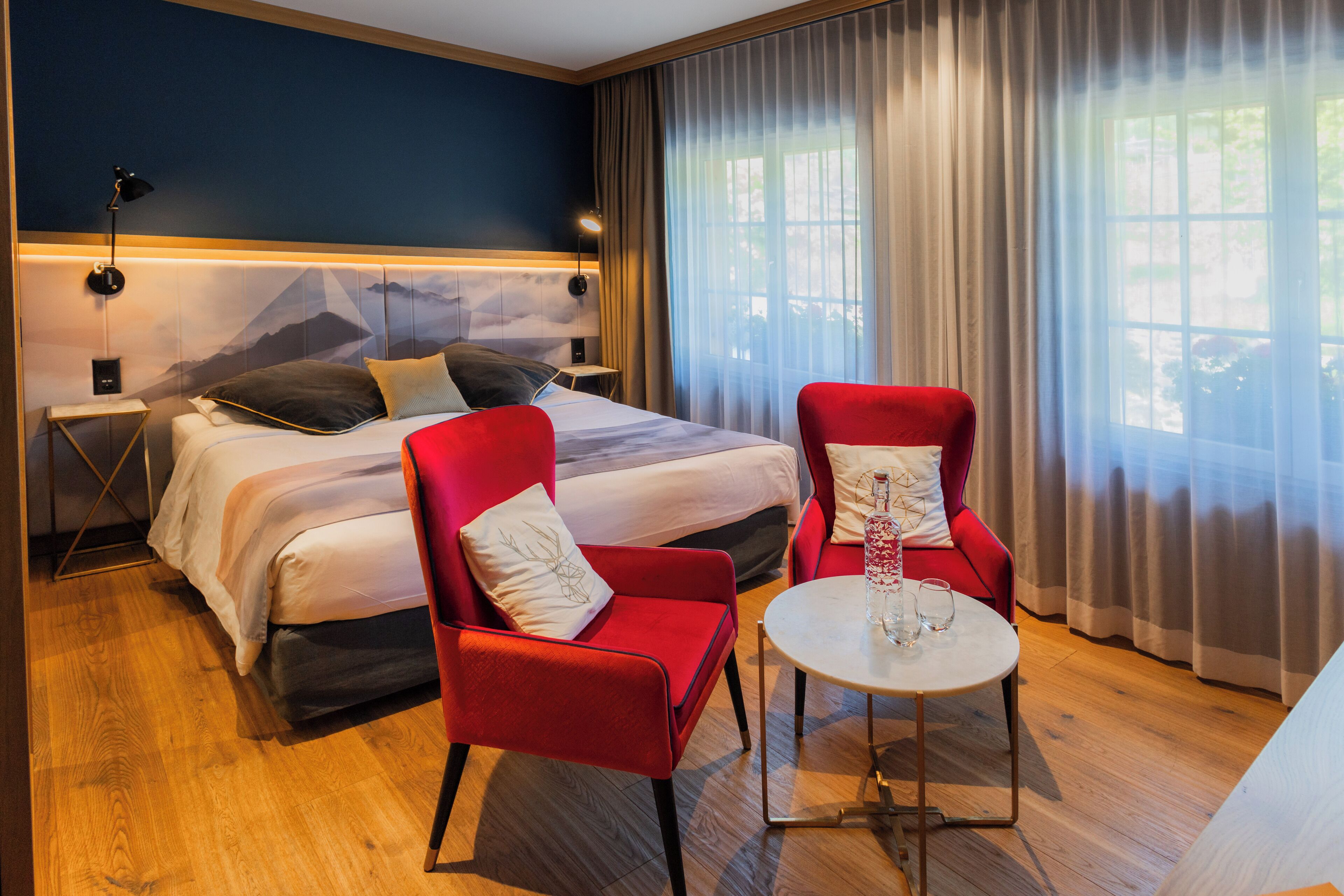 Quarto Duplo | Roupa de alta qualidade, cofre com capacidade para portátil 