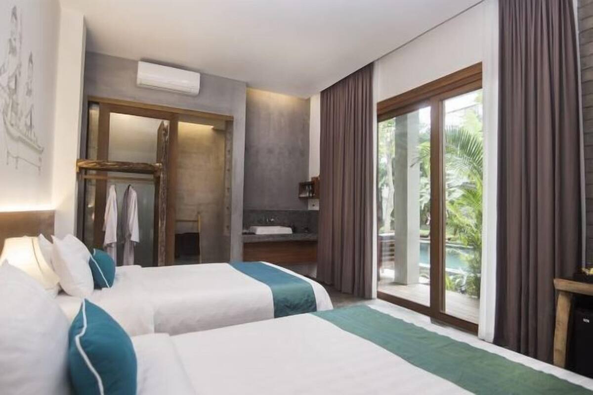 Roupas de cama premium, frigobar, cofres nos quartos, escrivaninha