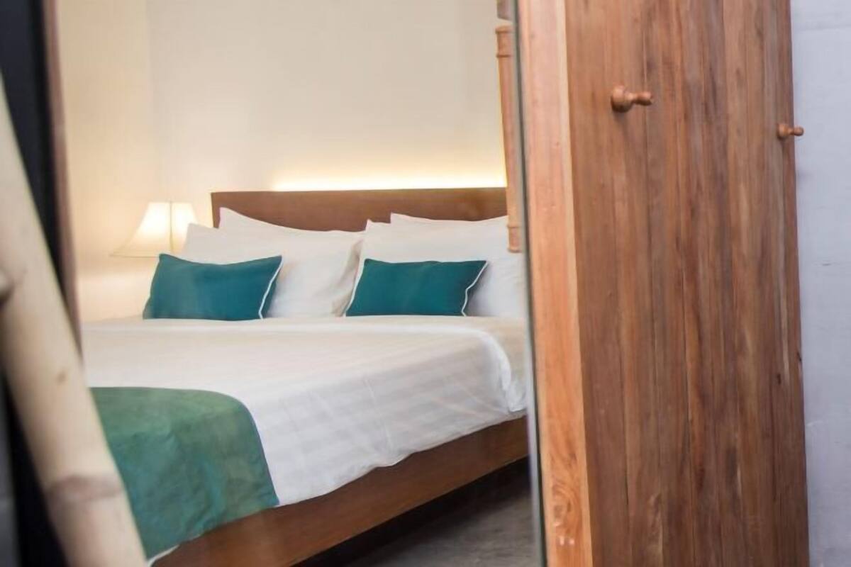 Roupas de cama premium, frigobar, cofres nos quartos, escrivaninha