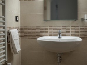 Apartamento | Banheiro | Chuveiro, toalhas de banho