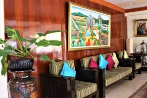 Área de estar no saguão