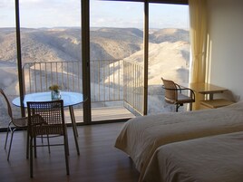 Quarto casal panorâmico, vista para a montanha | Vista do quarto