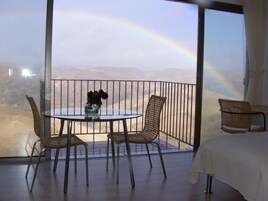 Quarto casal panorâmico, vista para a montanha | Vista do quarto