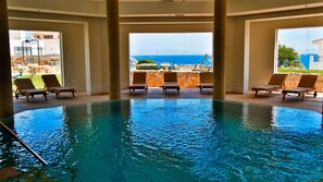 3 piscinas interiores, 3 piscinas exteriores 