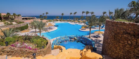 3 piscinas internas, 3 piscinas externas