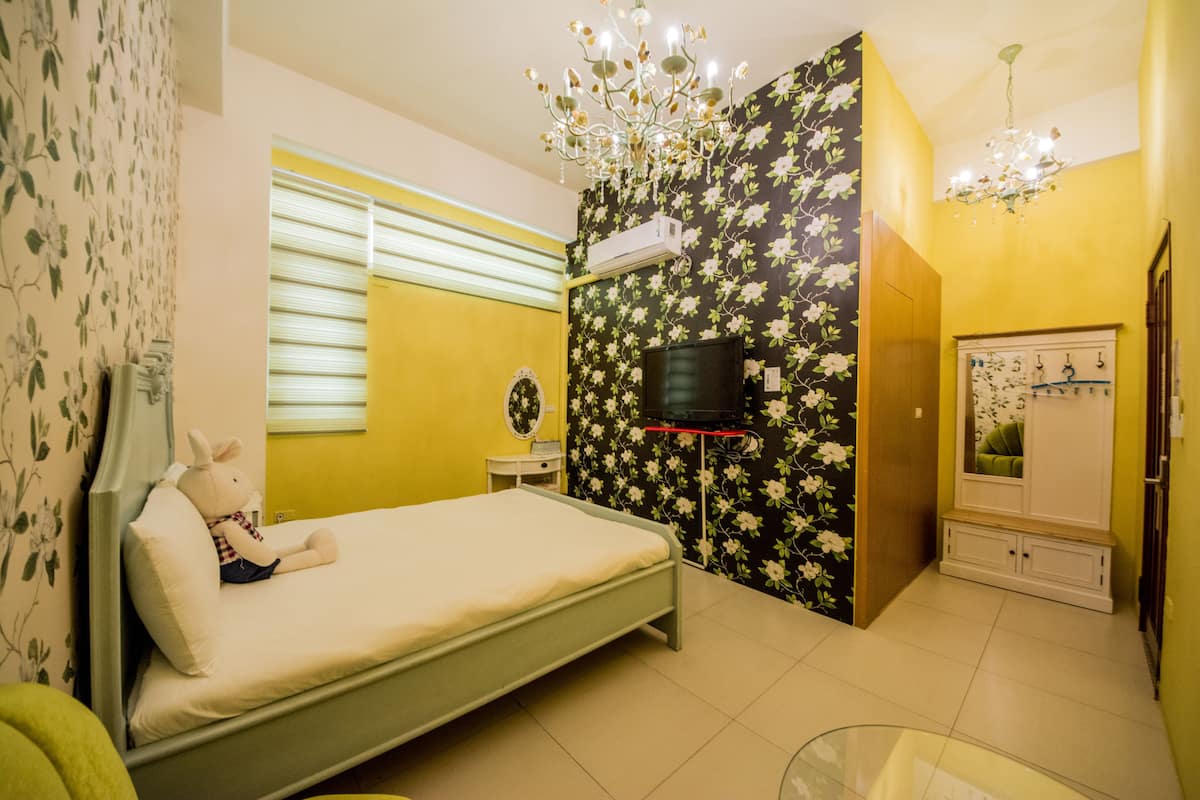 Quarto Duplo Deluxe, 1 quarto | Com decoração personalizada, secretária, cortinas/cortinados opacos