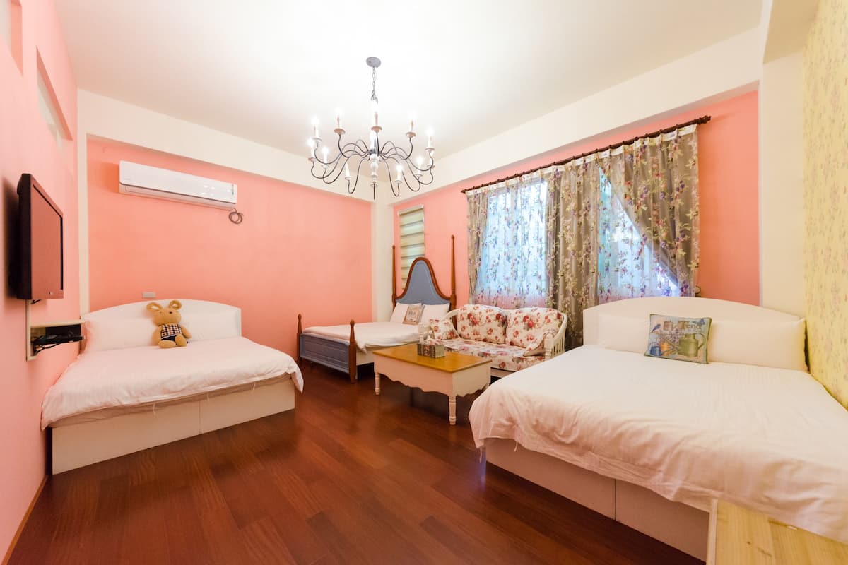 Suite Familiar, 2 quartos | Com decoração personalizada, secretária, cortinas/cortinados opacos