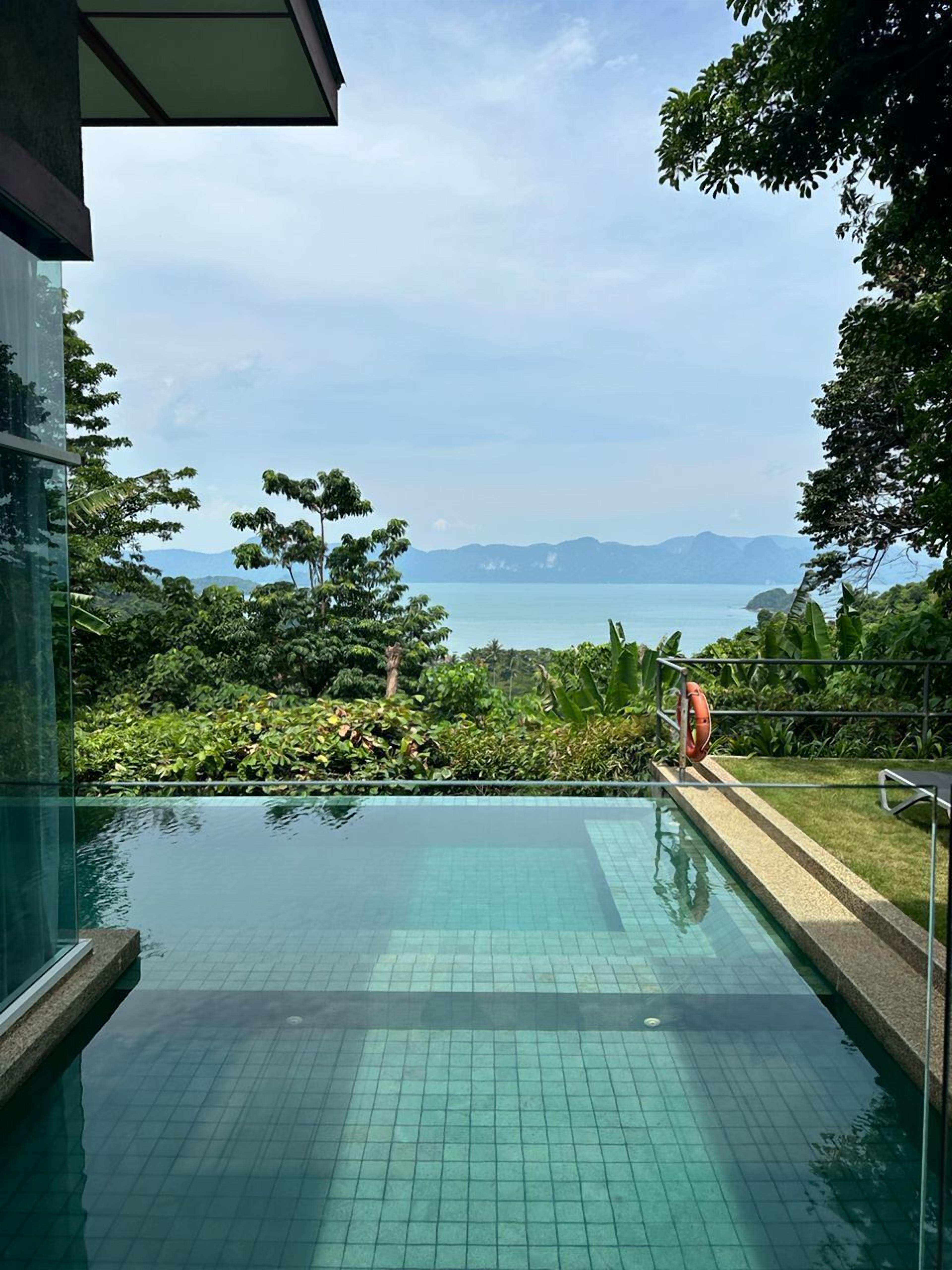 9 piscinas externas, espreguiçadeiras