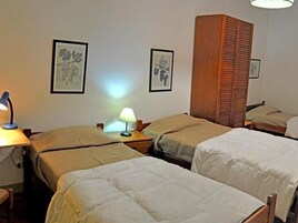 Quarto Triplo, casa de banho partilhada | 1 quarto 