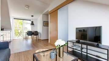 Apartamento luxo, 1 quarto, sacada | Área de estar | TV LCD