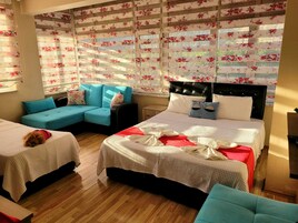 Quarto Quádruplo Familiar | Secretária, secretária adequada para computadores portáteis 