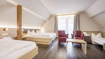 Quarto Triplo Comfort, varanda | Wi-fi grátis, roupa de cama fornecida