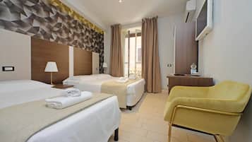 Quarto triplo balcon privé | Frigobar, cofres nos quartos, escrivaninha, quartos à prova de som