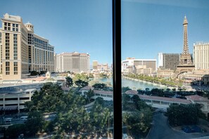 PH Floor One Bedroom Fountain View | Vista do quarto