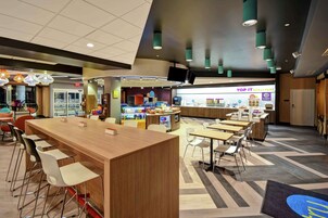 Café da manhã com buffet grátis todos os dias