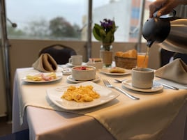 Pequeno-almoço tipo buffet diário incluído