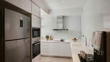 Apartamento Premier, 1 quarto, cozinha, Vista para a cidade | Cozinha privada | Uma cafeteira/bule