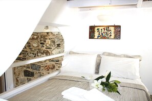 Estúdio (Votsalo) | Roupa de alta qualidade, edredões de penas, com decoração personalizada 