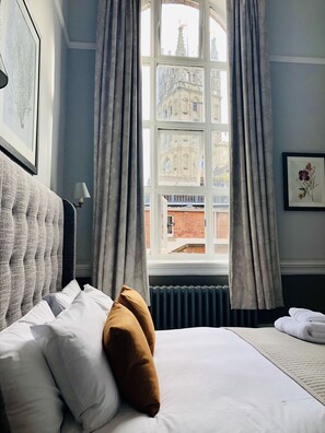 Small Double Room | Escrivaninha, Wi-Fi de cortesia, roupa de cama