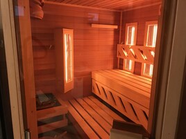 Sauna seca, banheira de hidromassagem