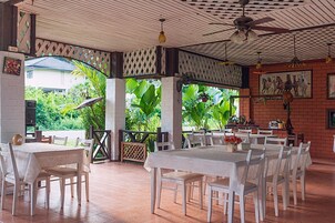 Café da manhã inglês grátis todos os dias