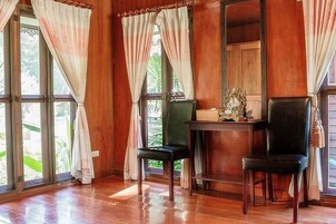 Supreme River View Double | Sala de estar | Televisor de 14 polegadas com canais via satélite 