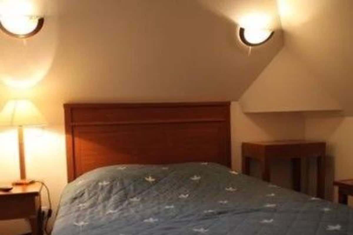 Quarto solteiro | Escrivaninha, berços grátis, camas extras/dobráveis (sobretaxa)