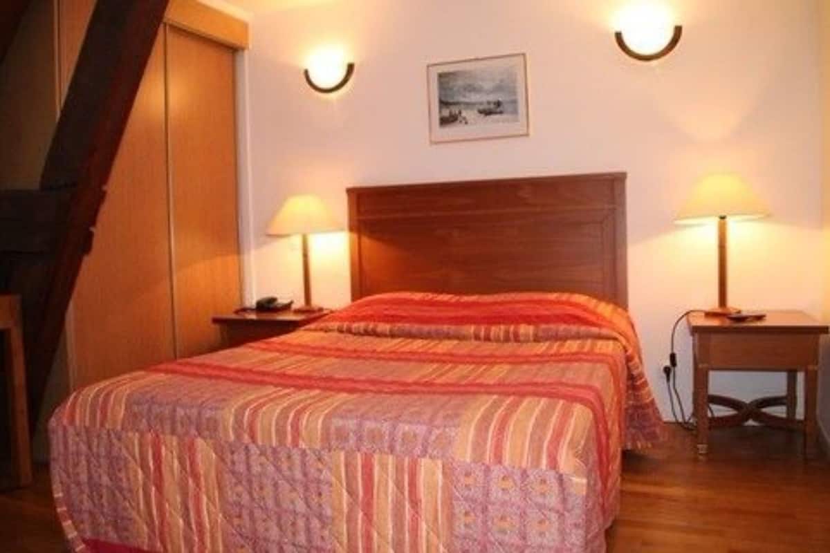 Quarto casal | Escrivaninha, berços grátis, camas extras/dobráveis (sobretaxa)