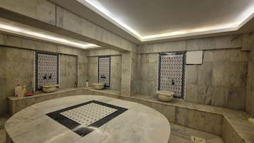 Sauna seca, sauna a vapor, massagens com pedras quentes