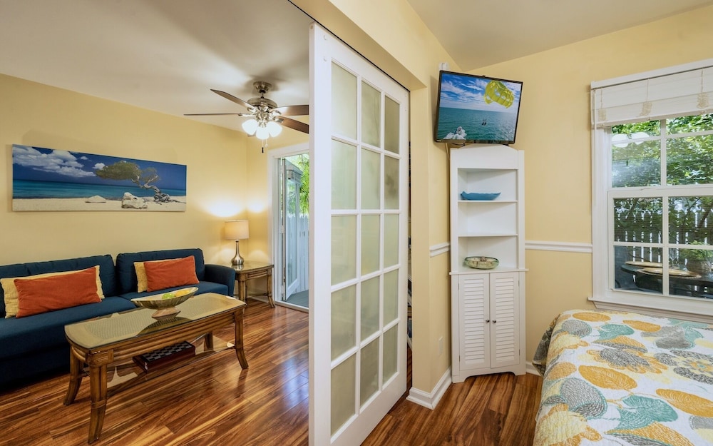 << Saltwater Harmony @ The Shipyard >> Charming Condo & Pool + Last Key Services ... - Key West, FL