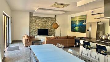 Vila grand, 3 quartos | Opções para refeição no quarto