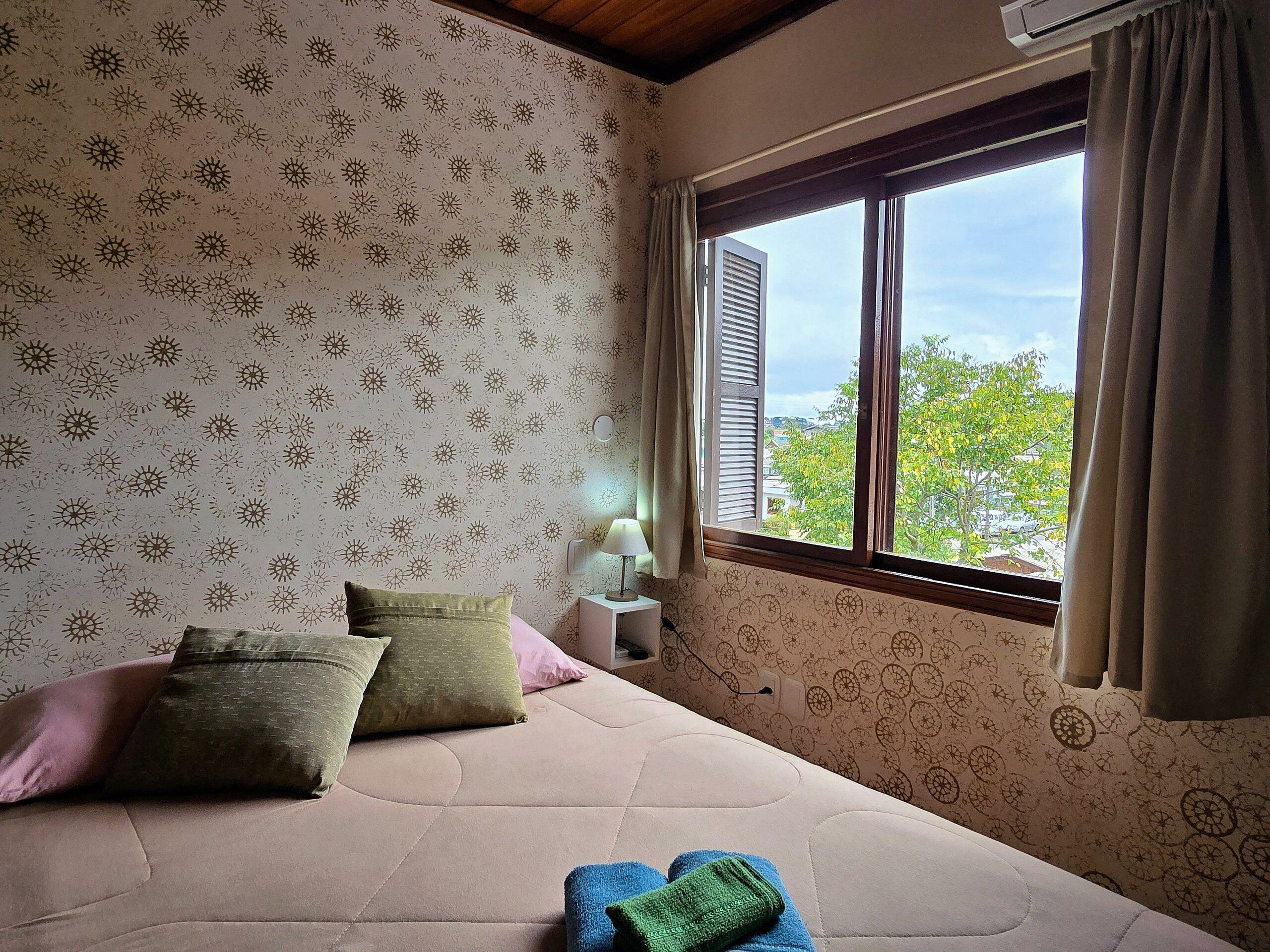 Apartamento Superior, 1 cama de casal, pátio | Minibar, Wi-fi grátis, roupa de cama fornecida 