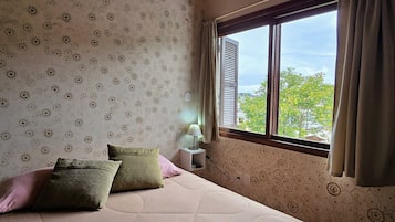Apartamento Superior, 1 cama de casal, pátio | Minibar, Wi-fi grátis, roupa de cama fornecida