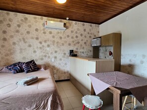 Apartamento Superior, pátio, Vista para a cidade | Interior