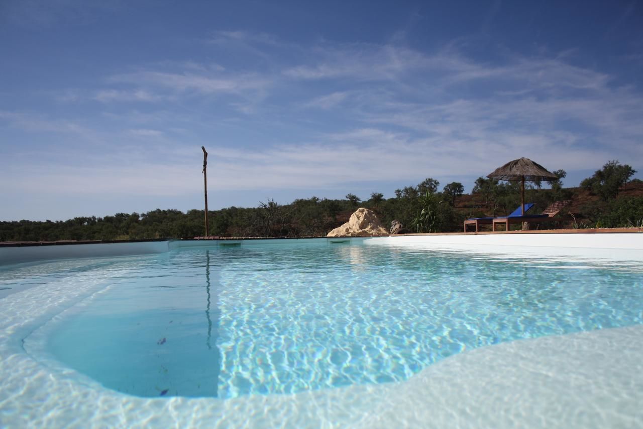 2 piscinas exteriores, da(s) 08:00 à(s) 20:00, guarda-sóis 