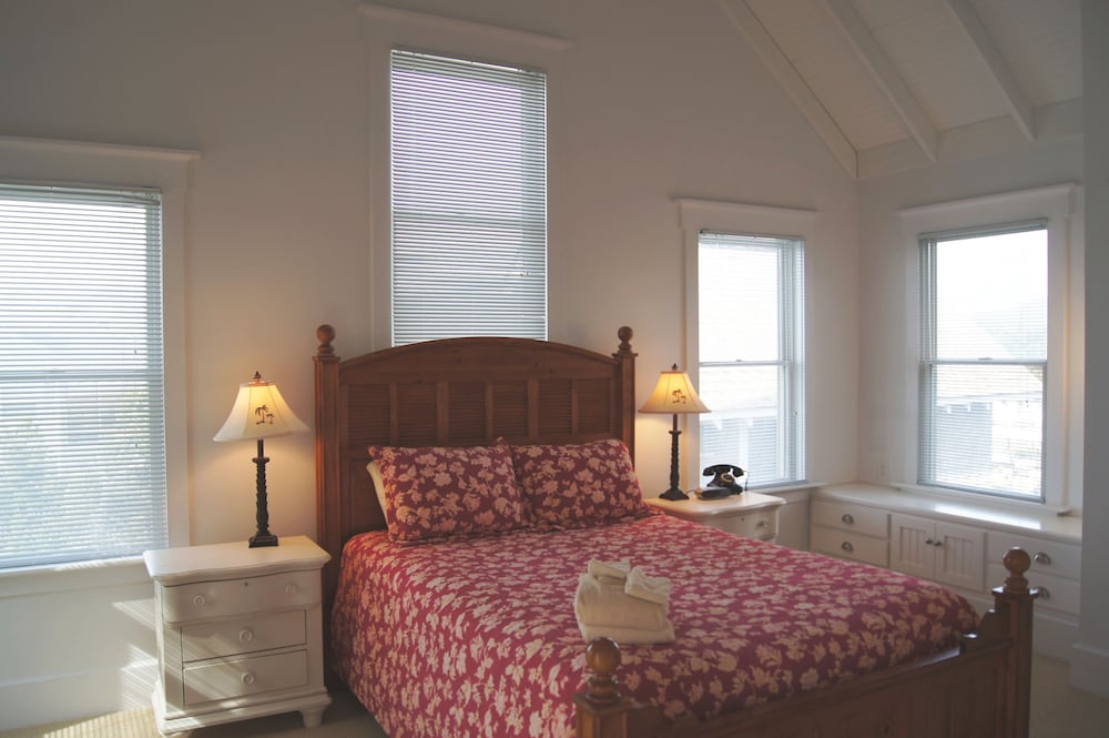 Rose Cottage- Ocean View 4br/4ba High Dunes Home Just Steps To The Beach! - Bald Head Island, NC