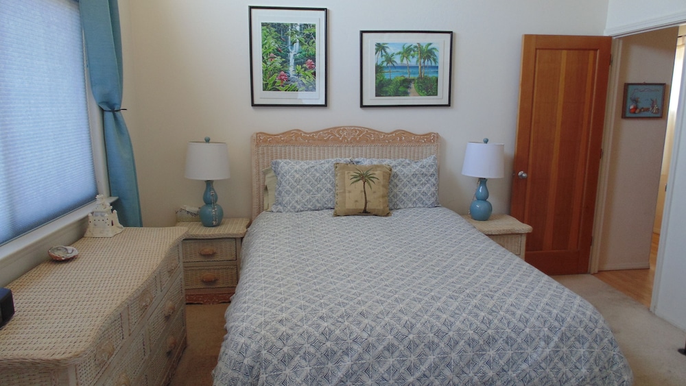 The Cutest Beach House On Marine Terrace! Fabulous Location! - Cambria, CA