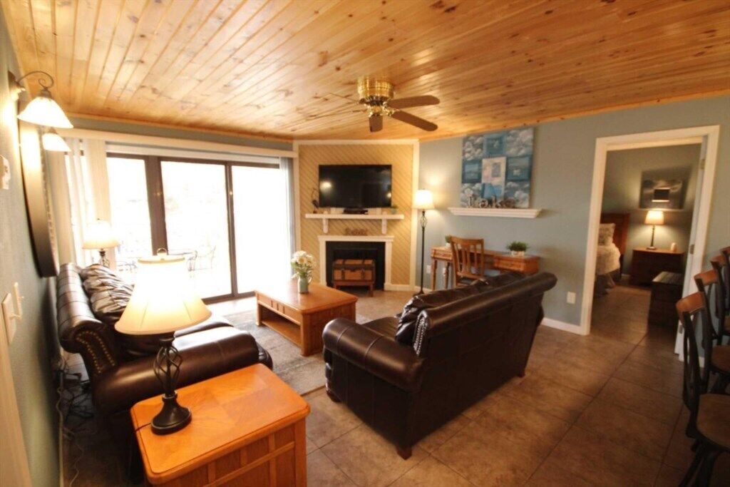 Waterfront Condo -Large Covered Deck! Close To The Water! Tile Floors One Flight Down From Parking - Osage Beach, MO